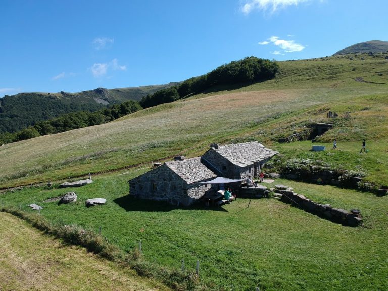 Buron Aubrac et nuit insolite Auvergne